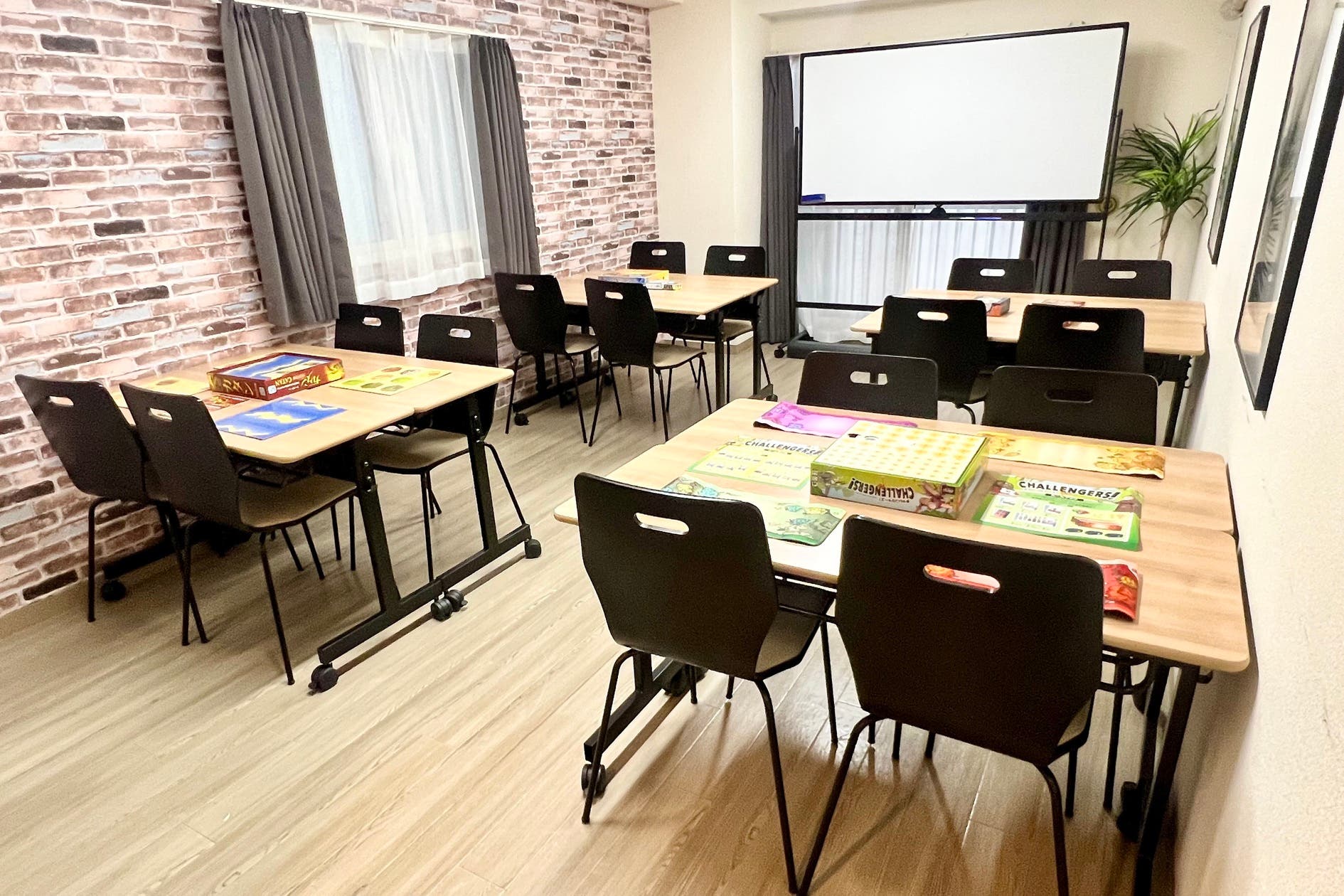 【FRIENDS XV】池袋駅西口から徒歩４分！会議、撮影、ボードゲーム、テレワーク、ヨガ、整体、などで利用可能！光回線の写真2