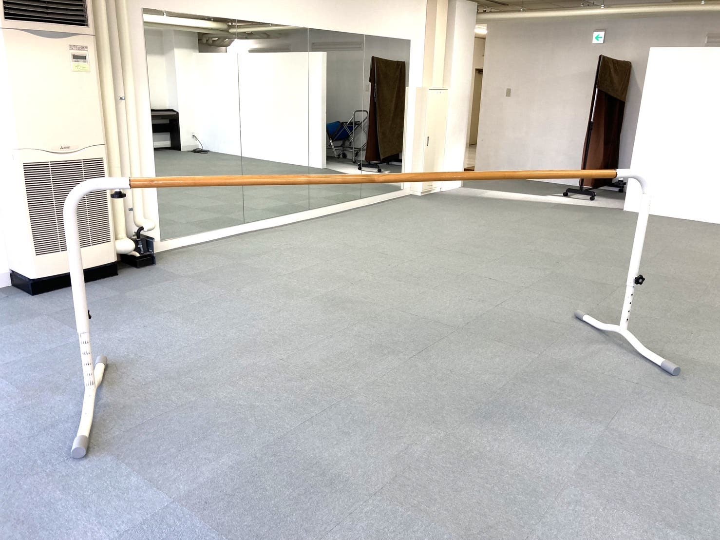 【レッスン室 A】鏡付レッスン室・近鉄「新田辺駅」徒歩2分・JR「京田辺駅」徒歩6分の写真4