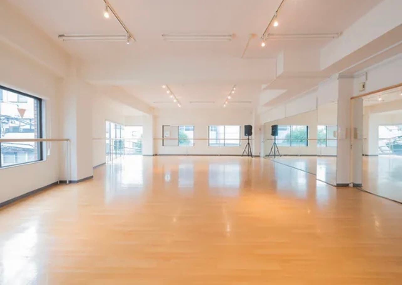 【大人数🙆‍♀️12m×8m】当日予約◎渋谷駅センター街から徒歩7分の好立地✨大きな窓で開放的なスタジオ🪟ビル3F の写真2