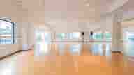 【大人数🙆♀️12m×8m】当日予約◎渋谷駅センター街から徒歩7分の好立地✨大きな窓で開放的なスタジオ🪟ビル3F の写真2