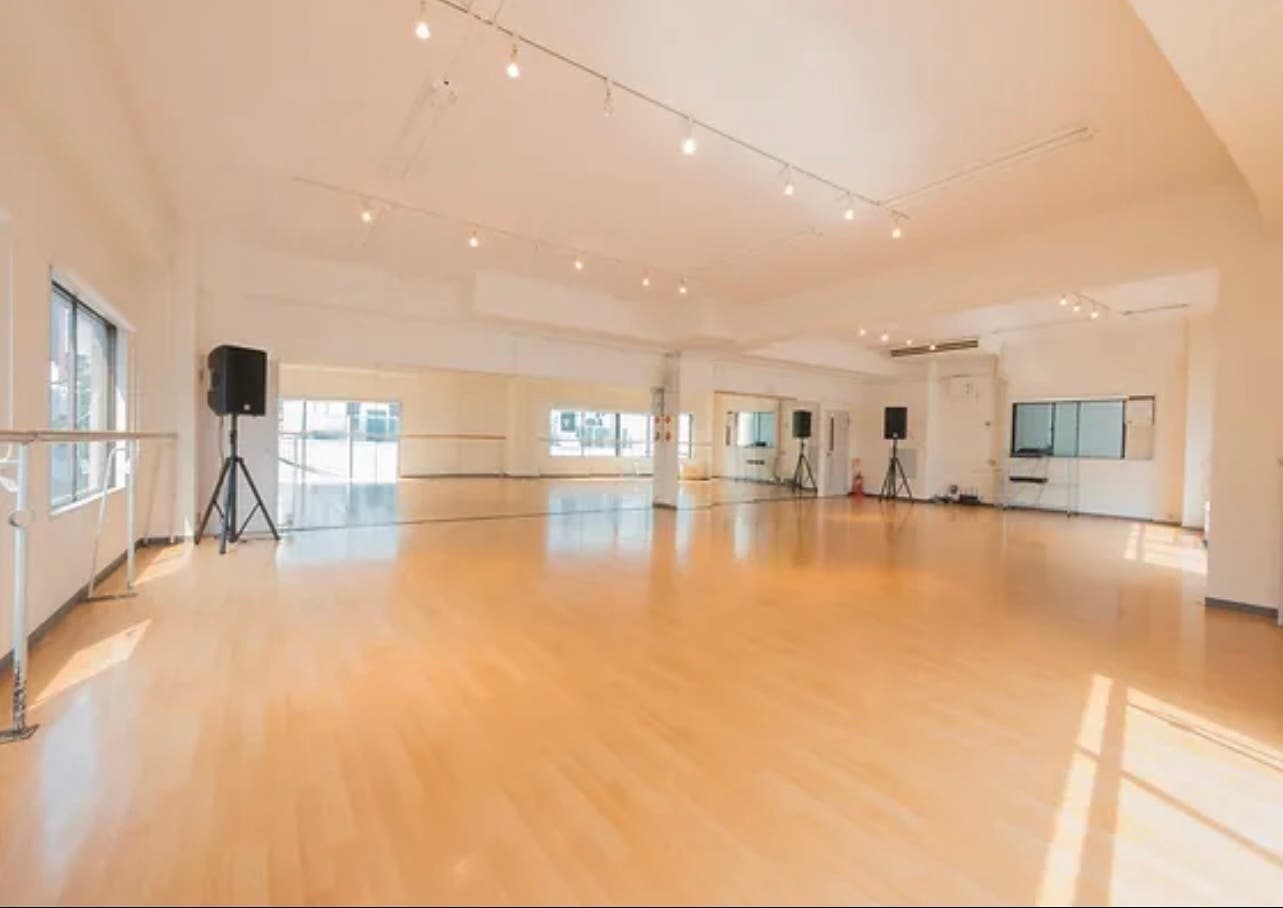 【大人数🙆‍♀️12m×8m】当日予約◎渋谷駅センター街から徒歩7分の好立地✨大きな窓で開放的なスタジオ🪟ビル3F の写真3