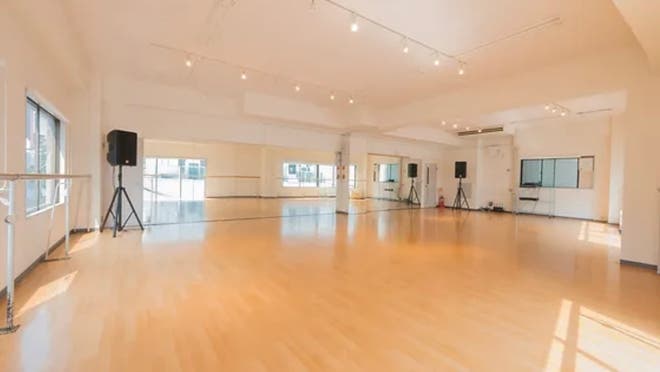 【大人数🙆♀️12m×8m】当日予約◎渋谷駅センター街から徒歩7分の好立地✨大きな窓で開放的なスタジオ🪟ビル3F の写真3