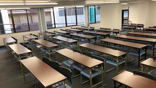 【茅場町】135平米の広々空間!セミナーや研修におすすめの貸し会議室(3階大会議室)の写真2