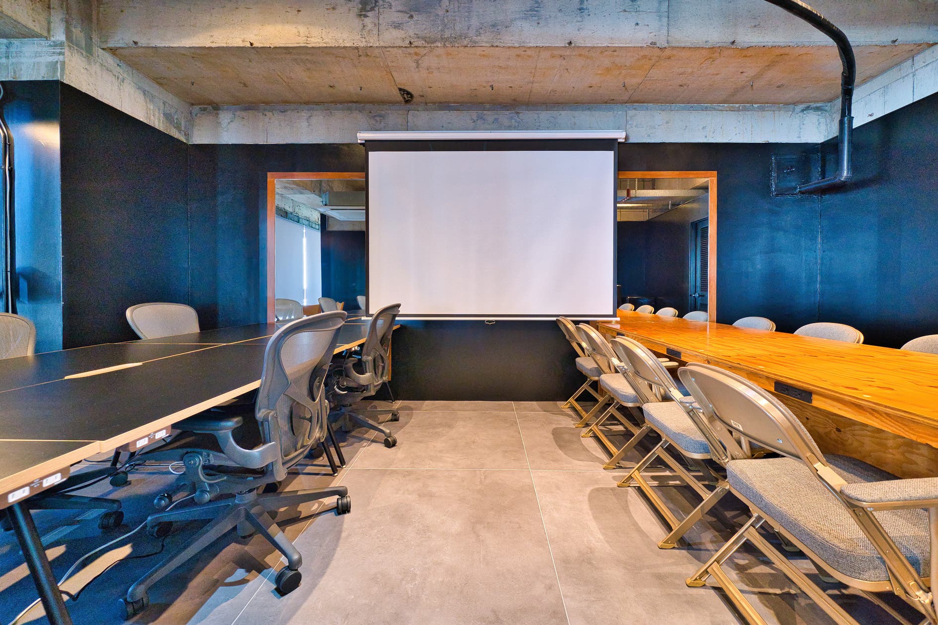 表参道駅徒歩1分の好立地。質の高いデザイナーズ家具が揃った天井高3m以上のデザイナーズスペース。の写真9