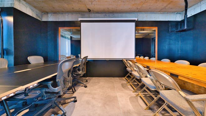 表参道駅徒歩1分の好立地。質の高いデザイナーズ家具が揃った天井高3m以上のデザイナーズスペース。の写真9