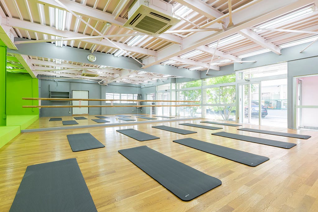 100㎡超全面リノリウム30人以上利用可能クロマキー専用撮影スペース完備桃谷徒歩2分定期利用可能レンタルスタジオ鶴橋桃谷の写真5