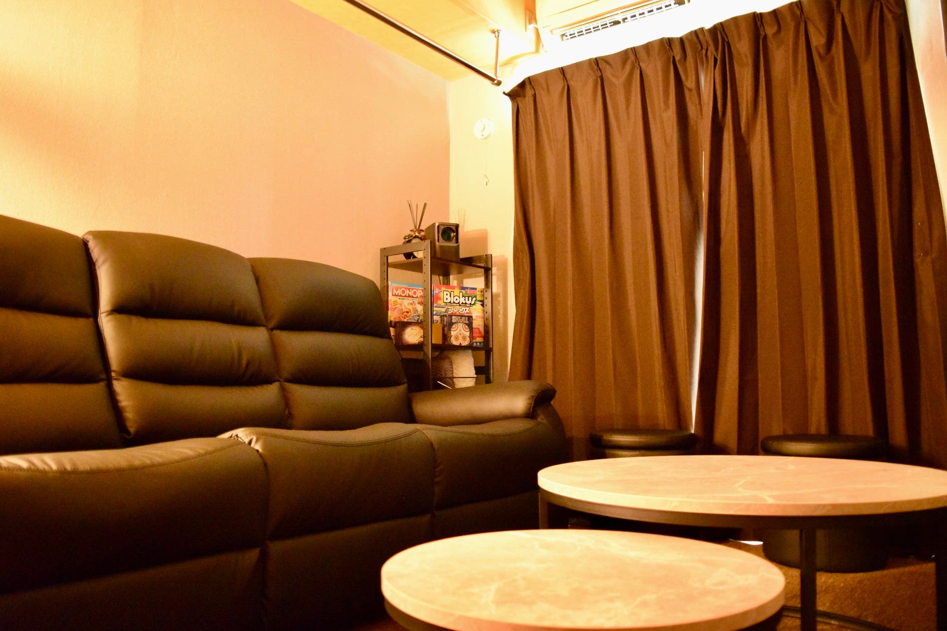 🎉プライベートシアタールーム🎬本格スクリーン🎞️映画デート🍿地デジ📡DVD📀寝落ち必至リクライニングソファ😪の写真7