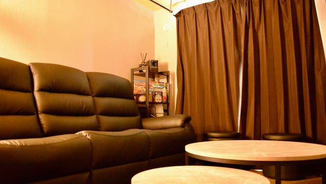 🎉プライベートシアタールーム🎬本格スクリーン🎞️映画デート🍿地デジ📡DVD📀寝落ち必至リクライニングソファ😪の写真7