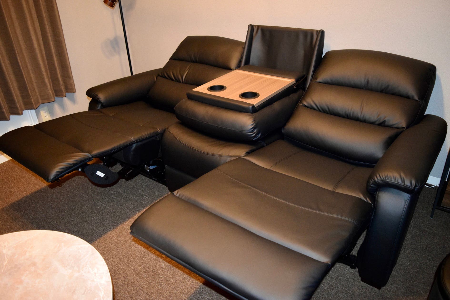 🎉プライベートシアタールーム🎬本格スクリーン🎞️映画デート🍿地デジ📡DVD📀寝落ち必至リクライニングソファ😪の写真13