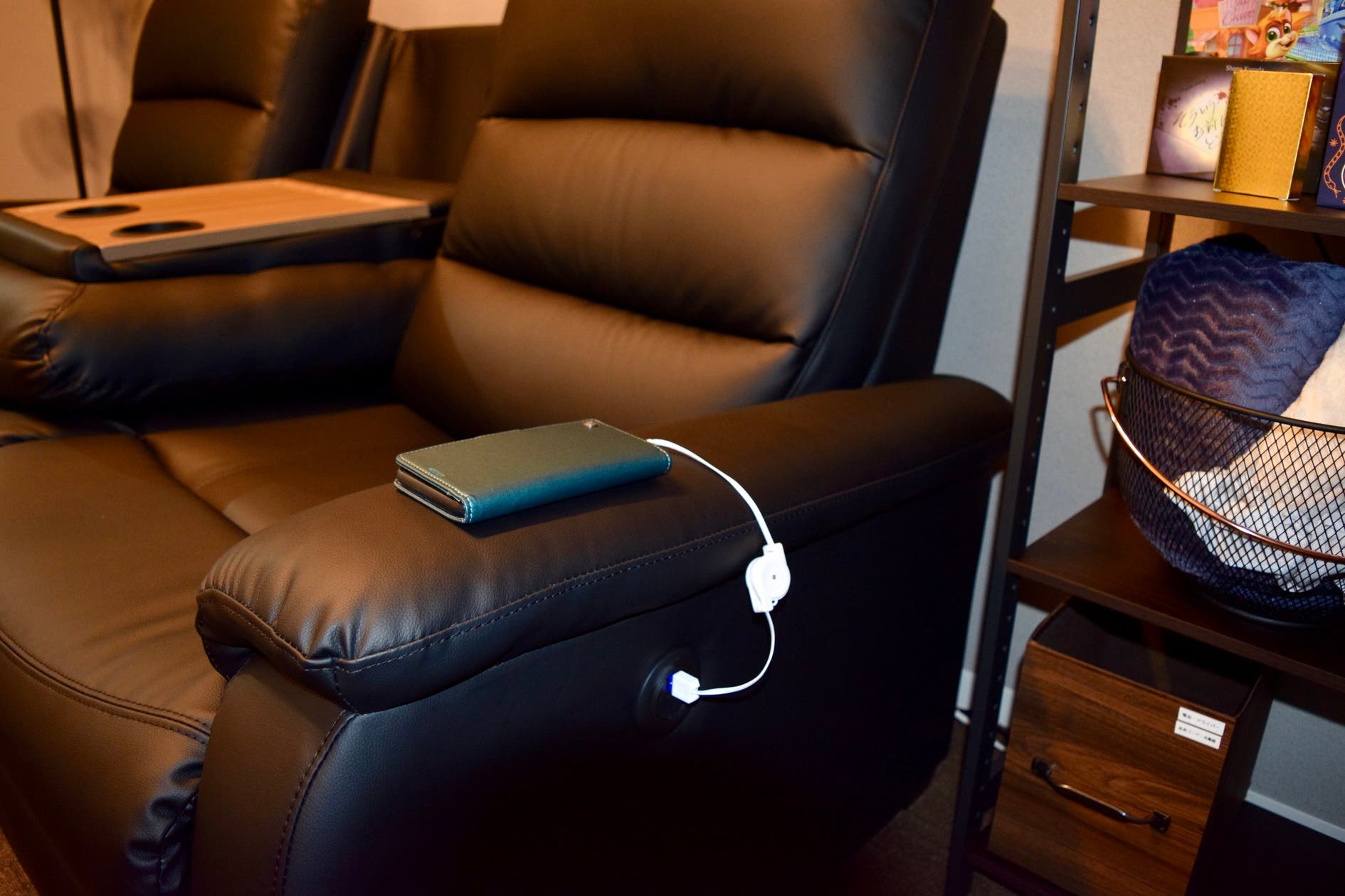 🎉プライベートシアタールーム🎬本格スクリーン🎞️映画デート🍿地デジ📡DVD📀寝落ち必至リクライニングソファ😪の写真15