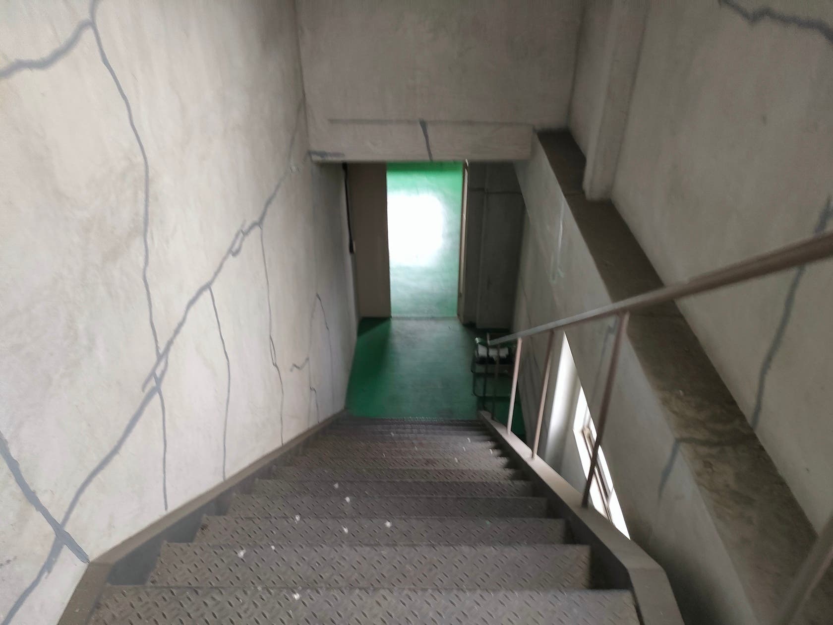 非常階段　廊下　撮影利用　装飾なしの画像1