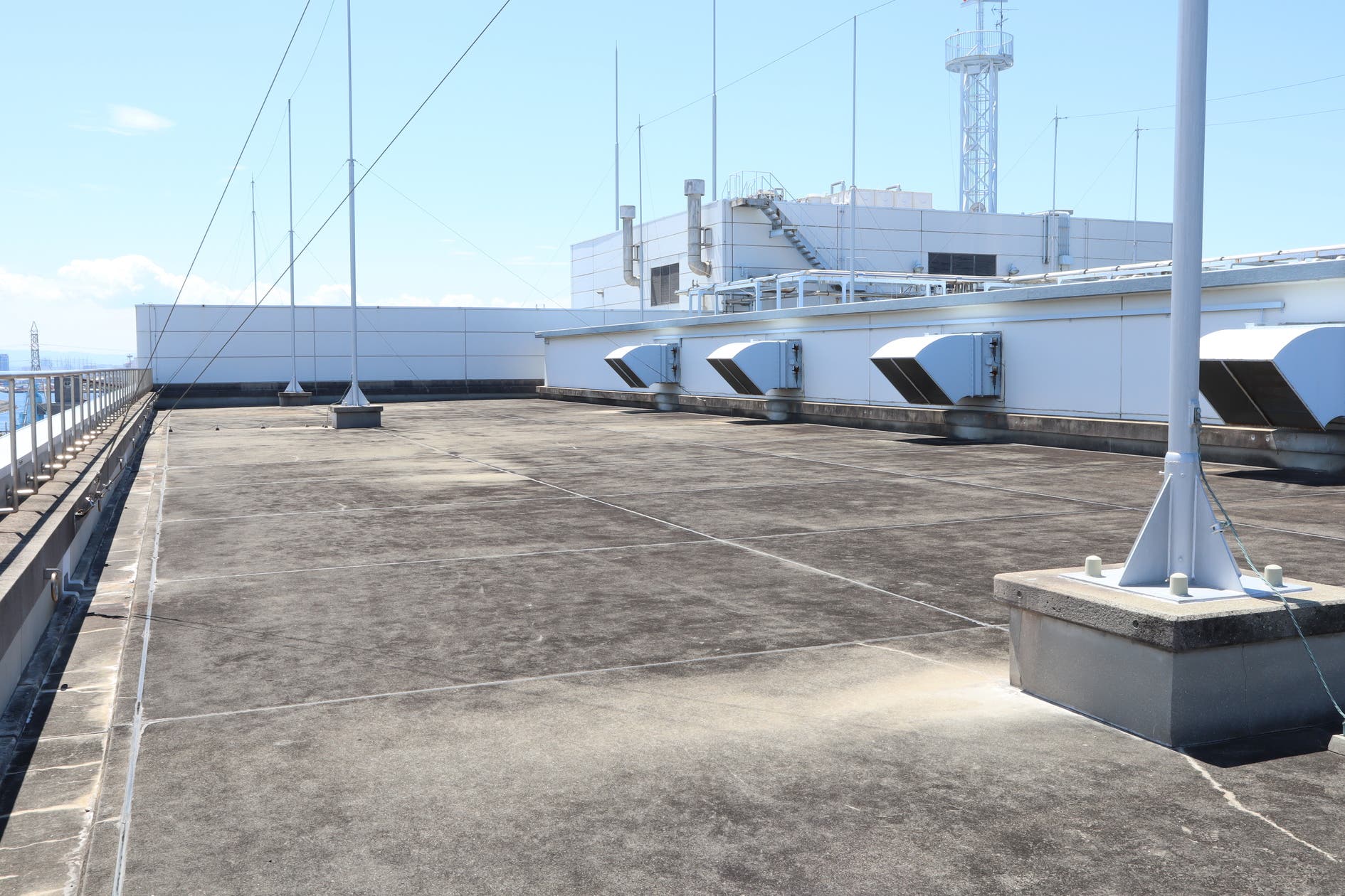 印刷工場ならではの独特のロケーション！映画、ドラマ、CM、MVなど様々な映像制作に！開放感のある屋上がおすすめ！の写真24