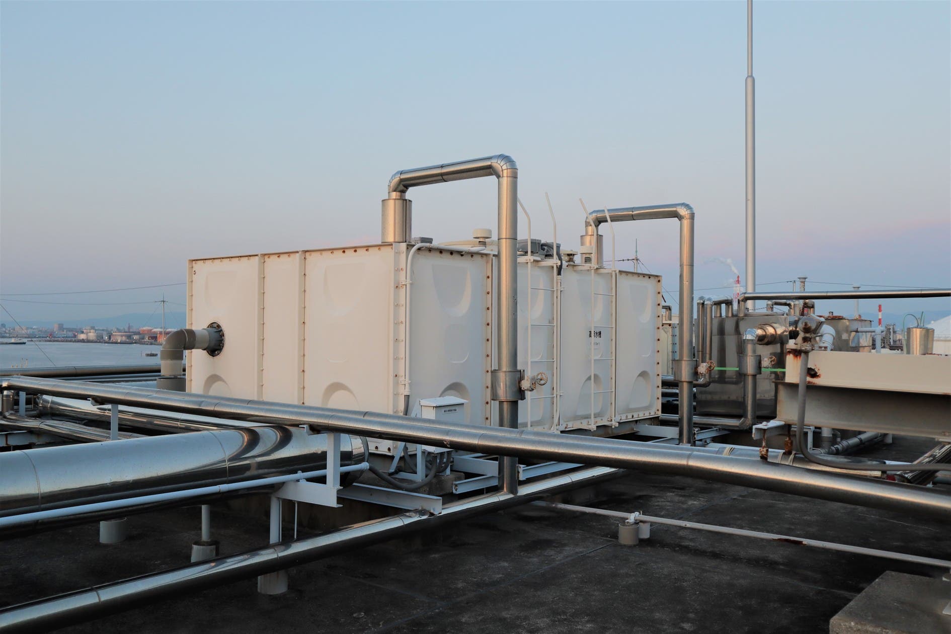 印刷工場ならではの独特のロケーション！映画、ドラマ、CM、MVなど様々な映像制作に！開放感のある屋上がおすすめ！の写真25