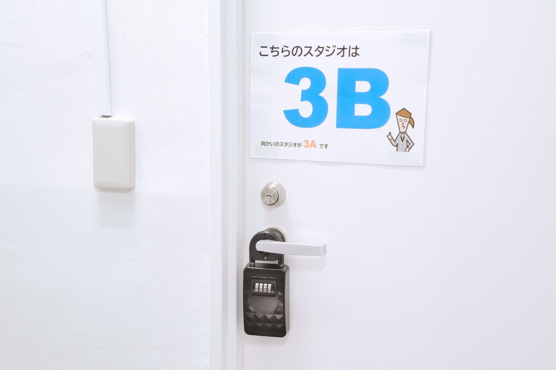 秋葉原駅・馬喰町駅等から徒歩数分！｜ワイド８．１ｍ大型ミラー！３９㎡フルリフォームスタジオ｜清潔感あるフローリング！の写真18