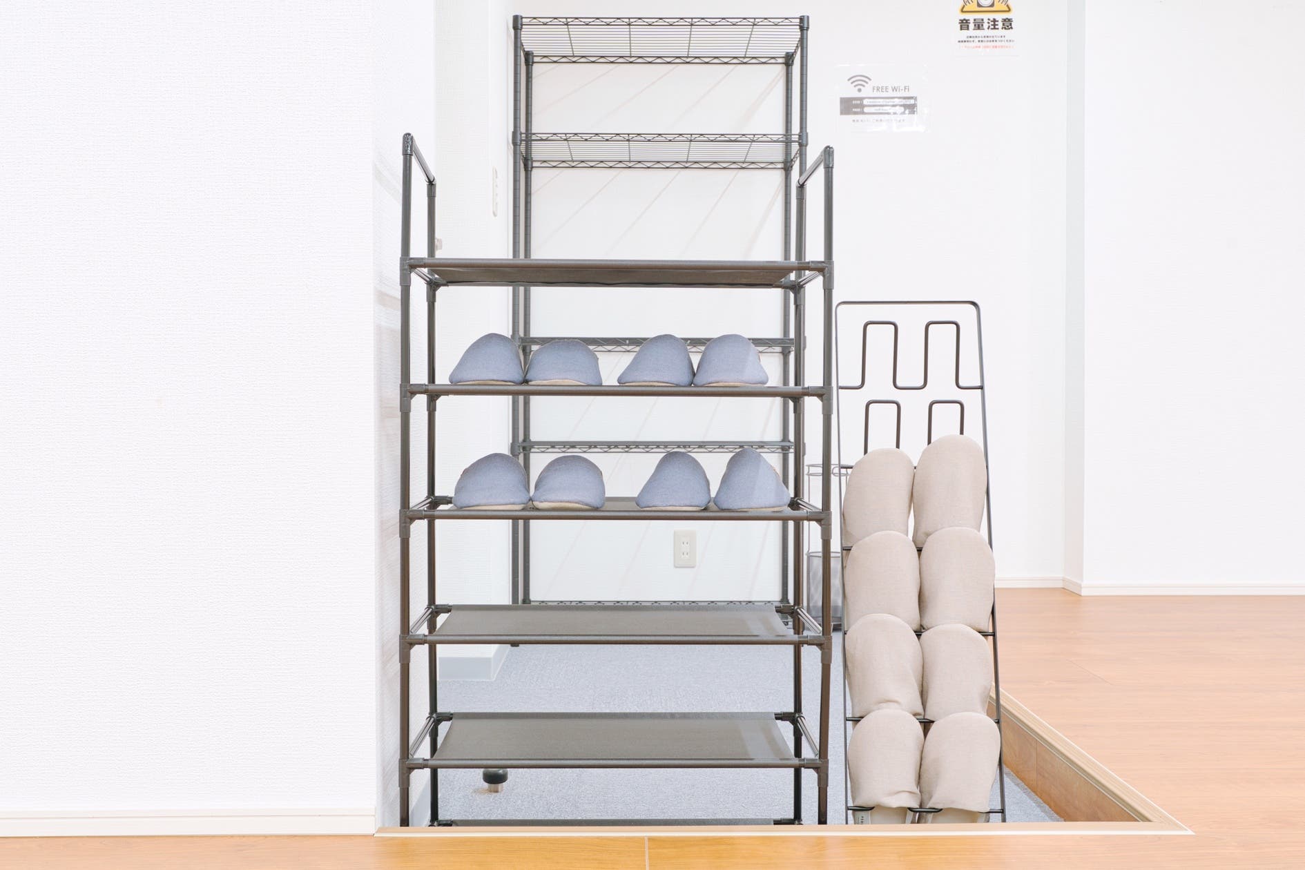 秋葉原駅・馬喰町駅等から徒歩数分！｜ワイド８．１ｍ大型ミラー！３９㎡フルリフォームスタジオ｜清潔感あるフローリング！の写真8