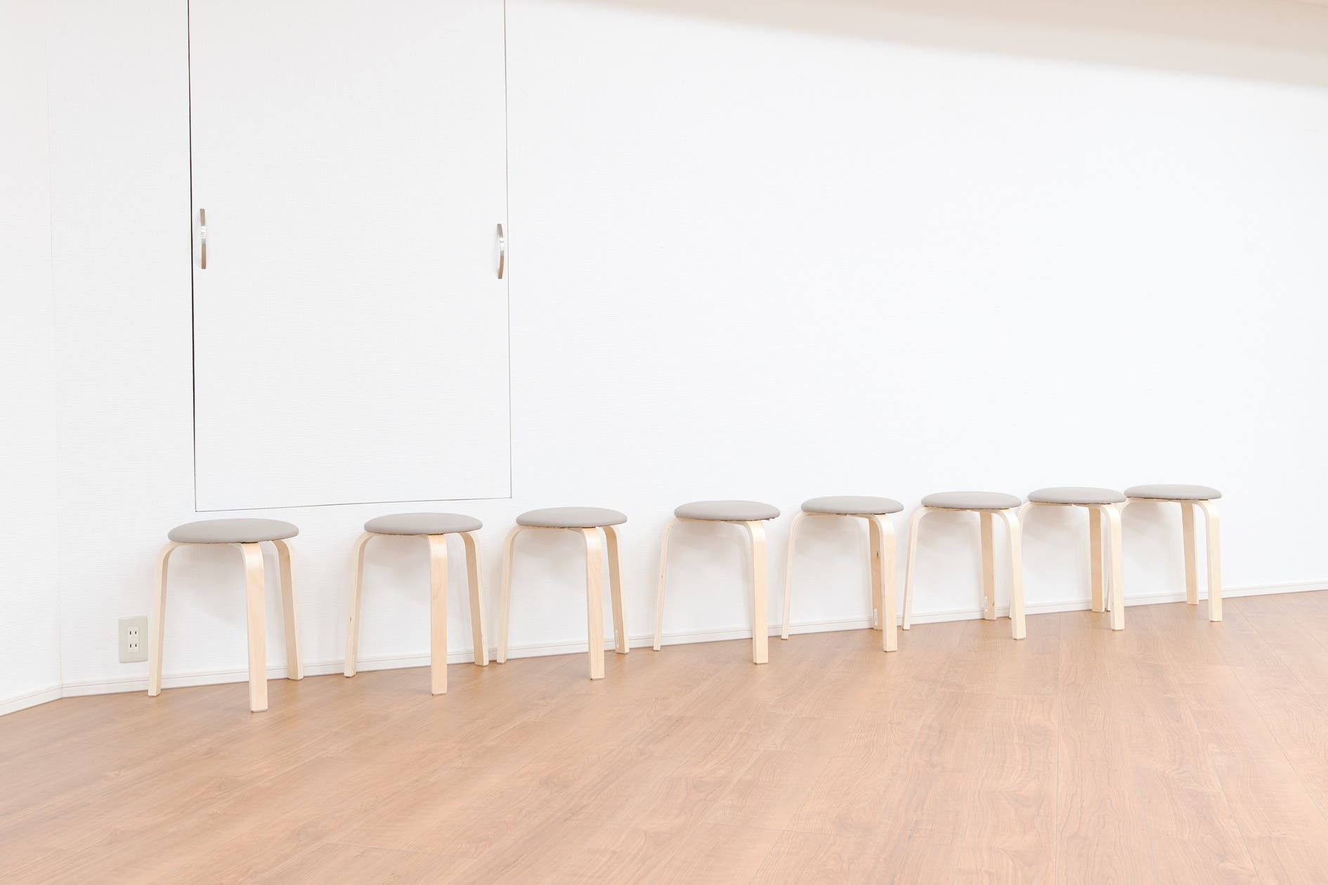 秋葉原駅・馬喰町駅等から徒歩数分！｜ワイド８．１ｍ大型ミラー！３９㎡フルリフォームスタジオ｜清潔感あるフローリング！の写真7