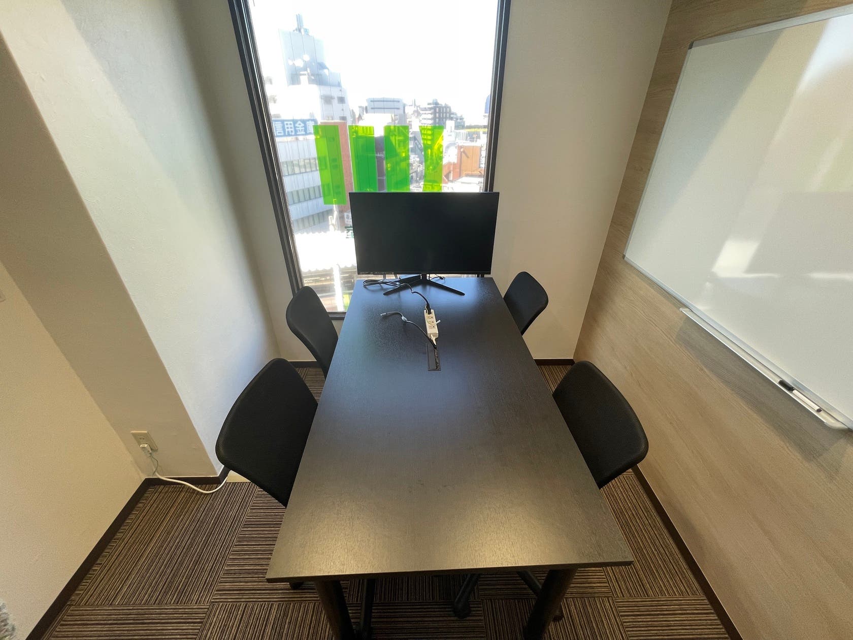 【高田馬場 早稲田口徒歩1分！】4名会議室（RoomB）の写真2