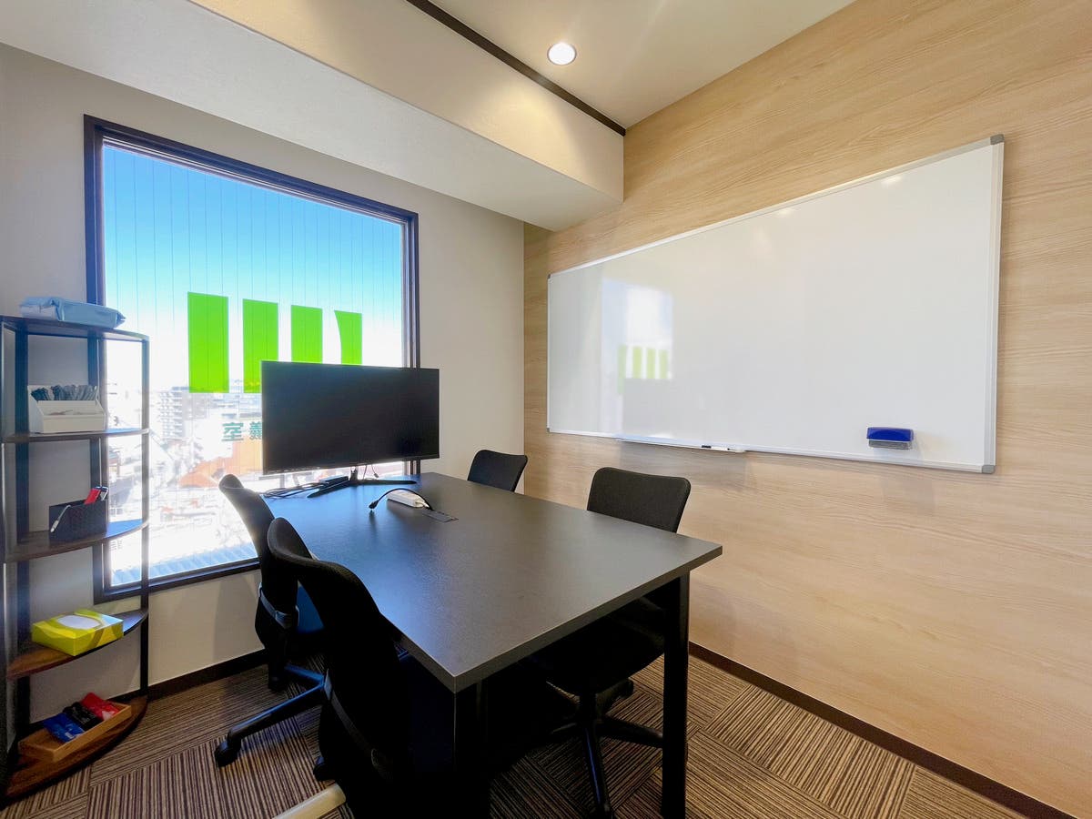 【高田馬場 早稲田口徒歩1分！】4名会議室（RoomB）の写真1