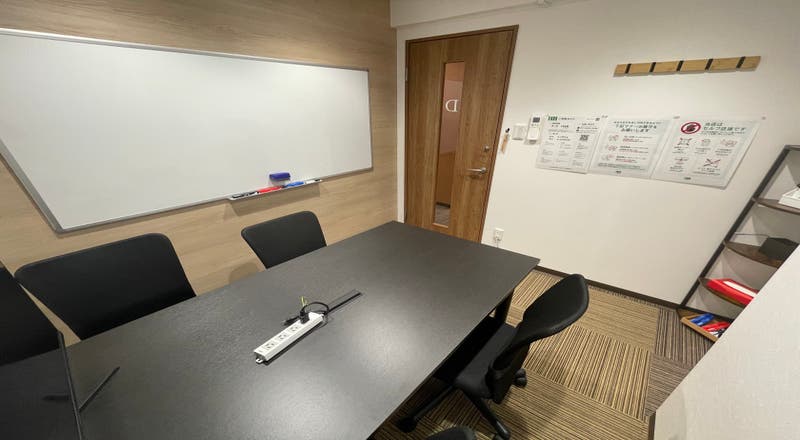 【高田馬場 早稲田口徒歩1分！】4名会議室（RoomD） ※席追加2つ可能
