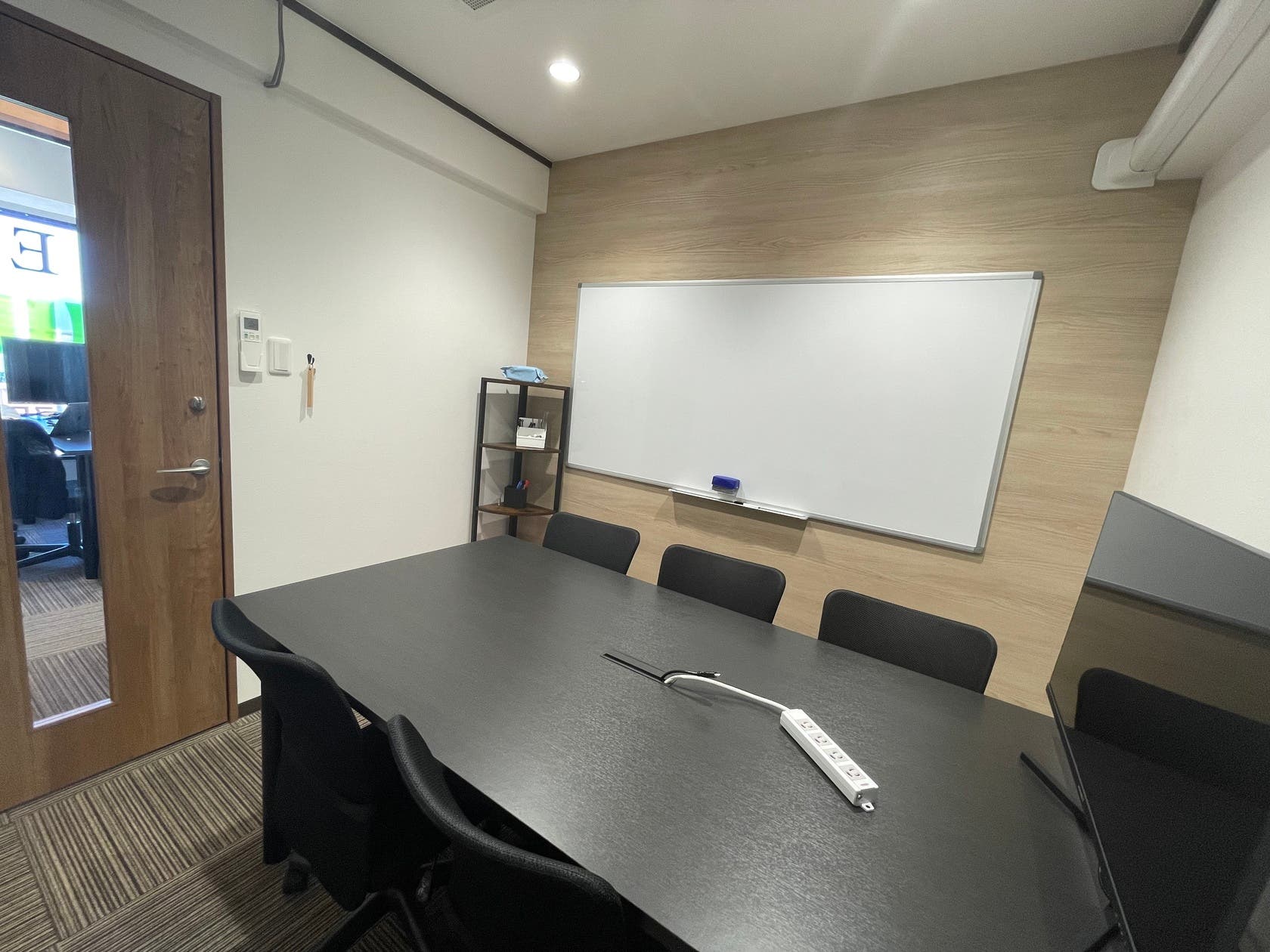 【高田馬場 早稲田口徒歩1分！】6名会議室（RoomE）の写真3