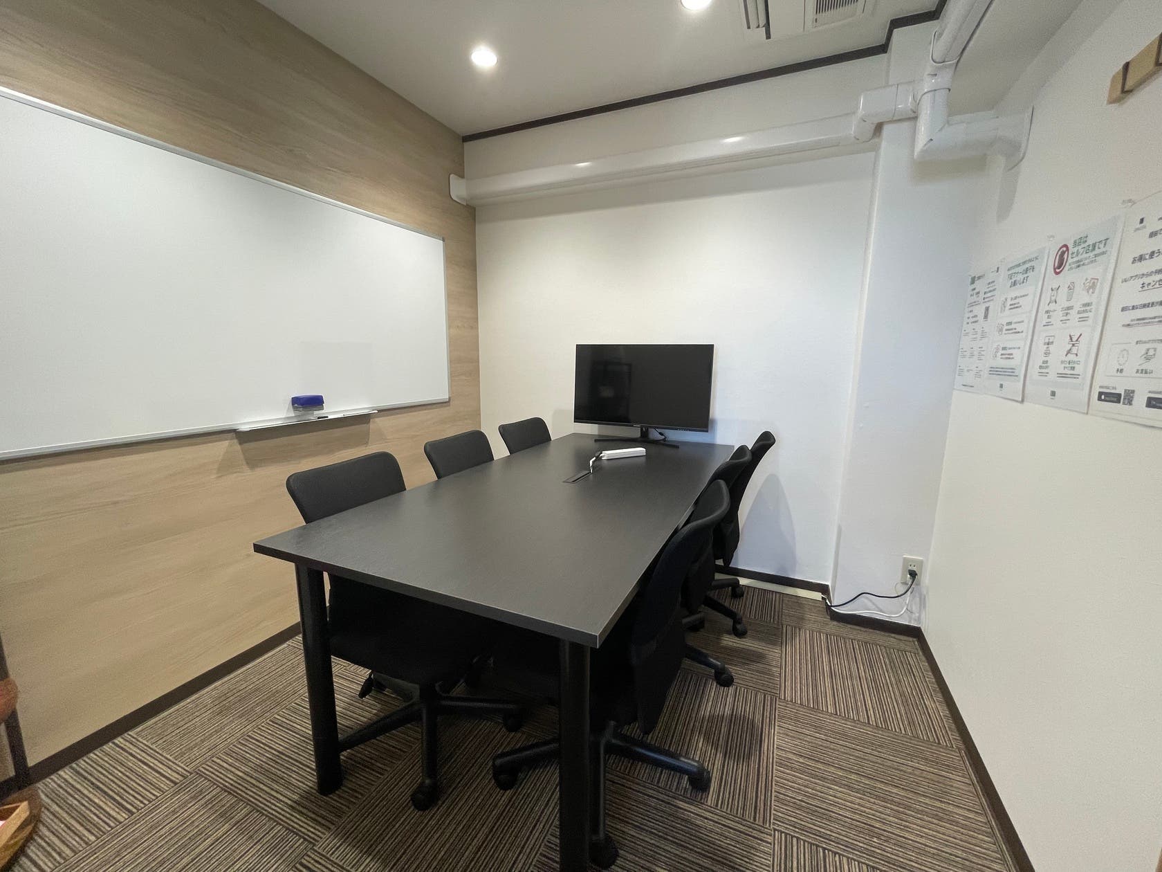 【高田馬場 早稲田口徒歩1分！】6名会議室（RoomE）の写真1