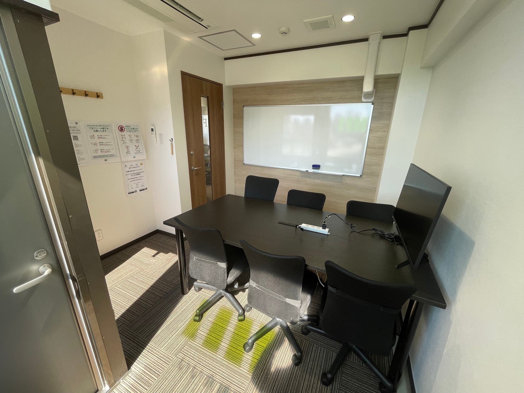 【高田馬場 早稲田口徒歩1分！】6名会議室（RoomF）の写真2