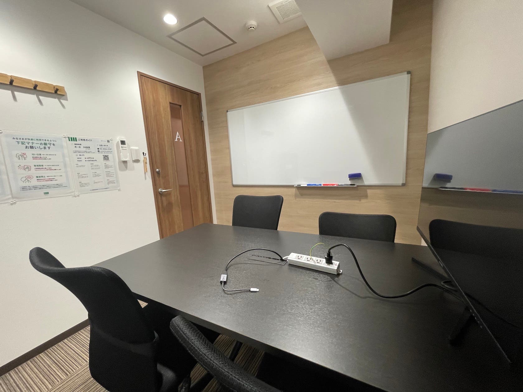 【1名利用専用】【高田馬場駅徒歩1分】4名会議室（RoomA）の写真2
