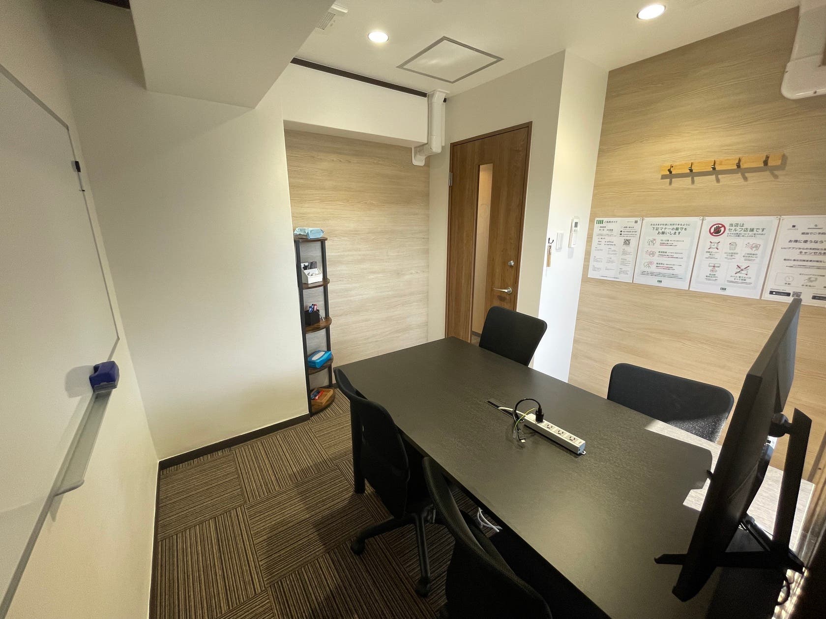 【1名利用専用】【高田馬場駅徒歩1分】4名会議室（RoomC）の写真2