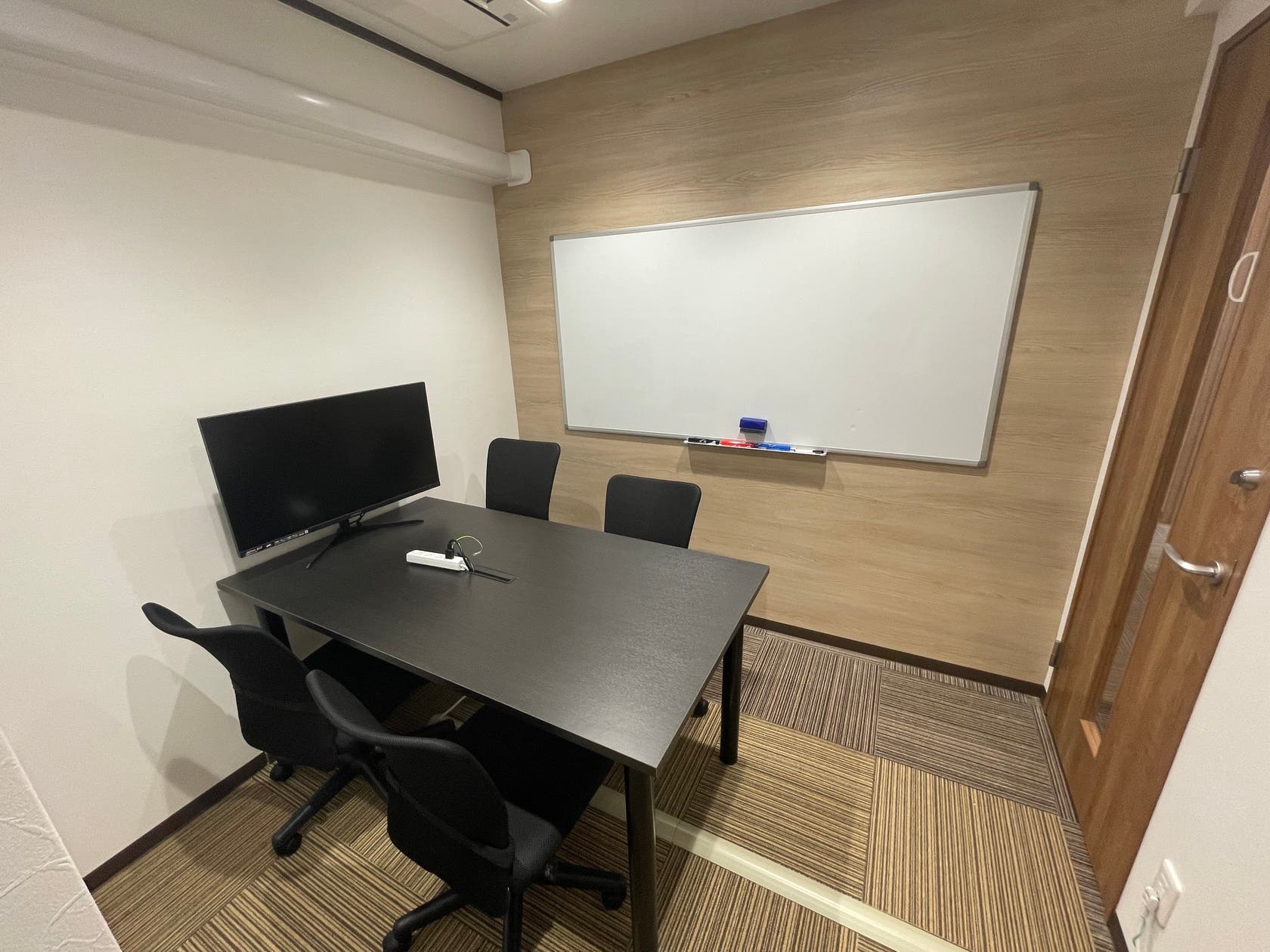 【1名利用専用】【高田馬場駅徒歩1分】4名会議室（RoomD）の写真3
