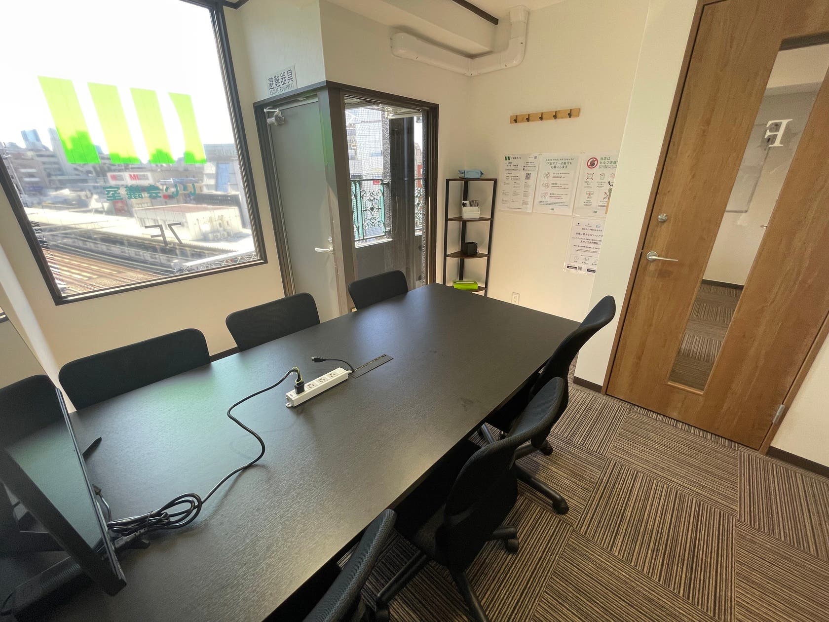 【1名利用専用】【高田馬場駅徒歩1分】6名会議室（RoomF）の写真4