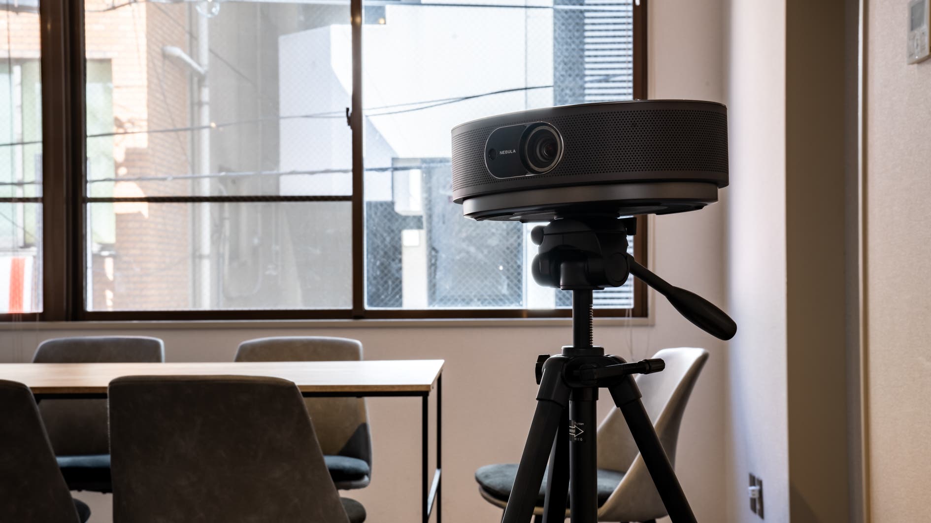 📹プロジェクター（120インチ）の画像1