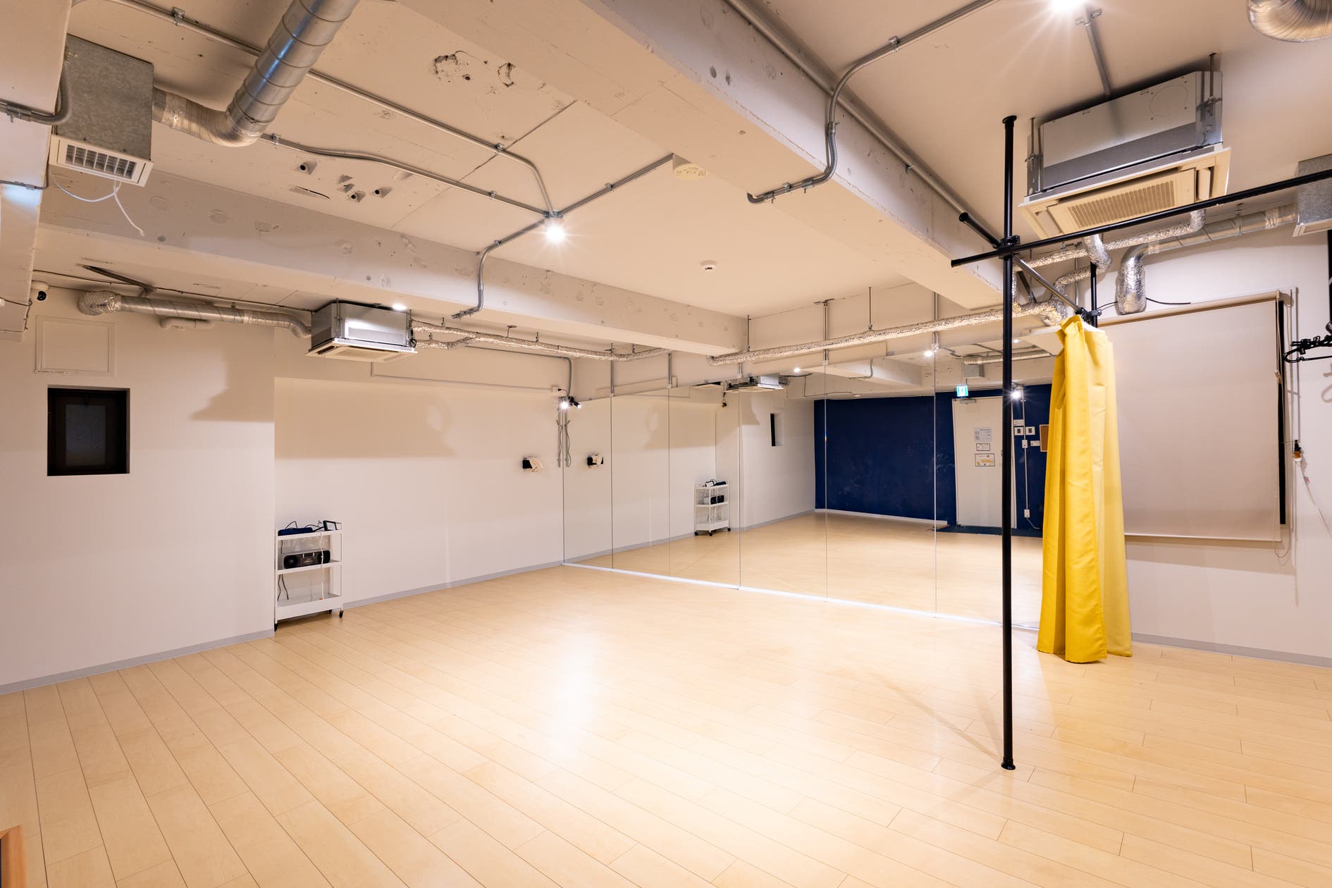 【🌟三角公園目の前🌟】ダンスもできるレンタルスタジオ｜24時間利用可能⏰幅5.4ｍ高さ2ｍの大型鏡の写真4