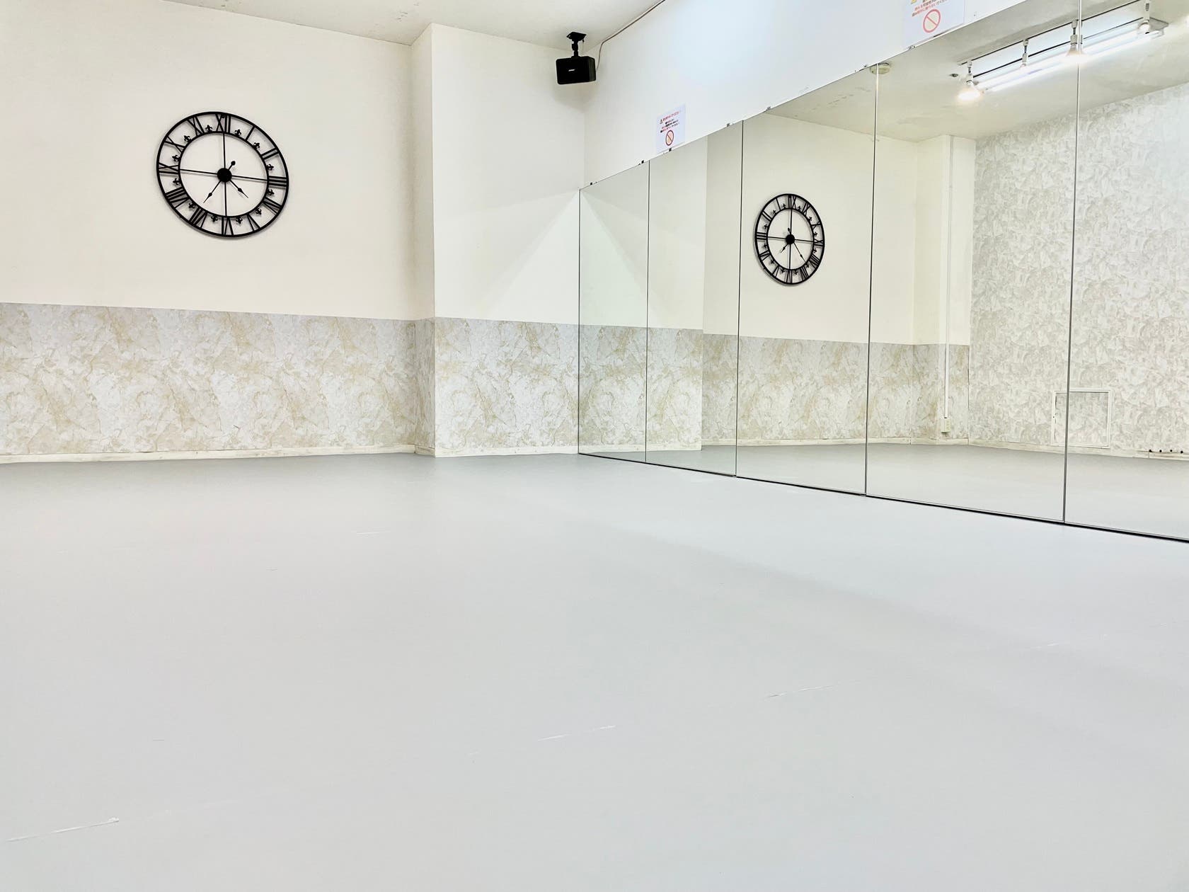 【横浜関内】リノリウム床にリニューアル！フラメンコ・タップ・バレエ・撮影可のダンススタジオ・鏡・モニター完備【ホワイトスタジオ】の写真2