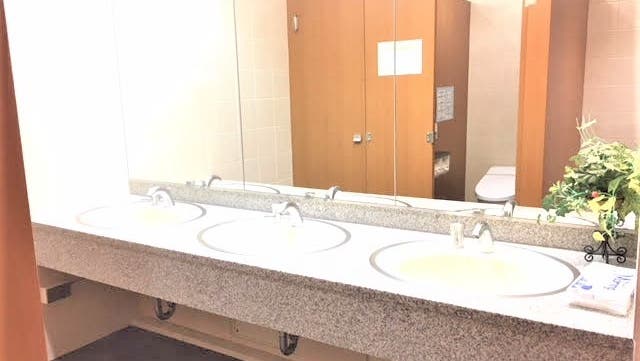 【横浜関内】バレエバー完備で広々66㎡の2面大型鏡のスタジオ♪ダンスや撮影にお勧め!Wi-Fi有【ピーチホール】の写真11