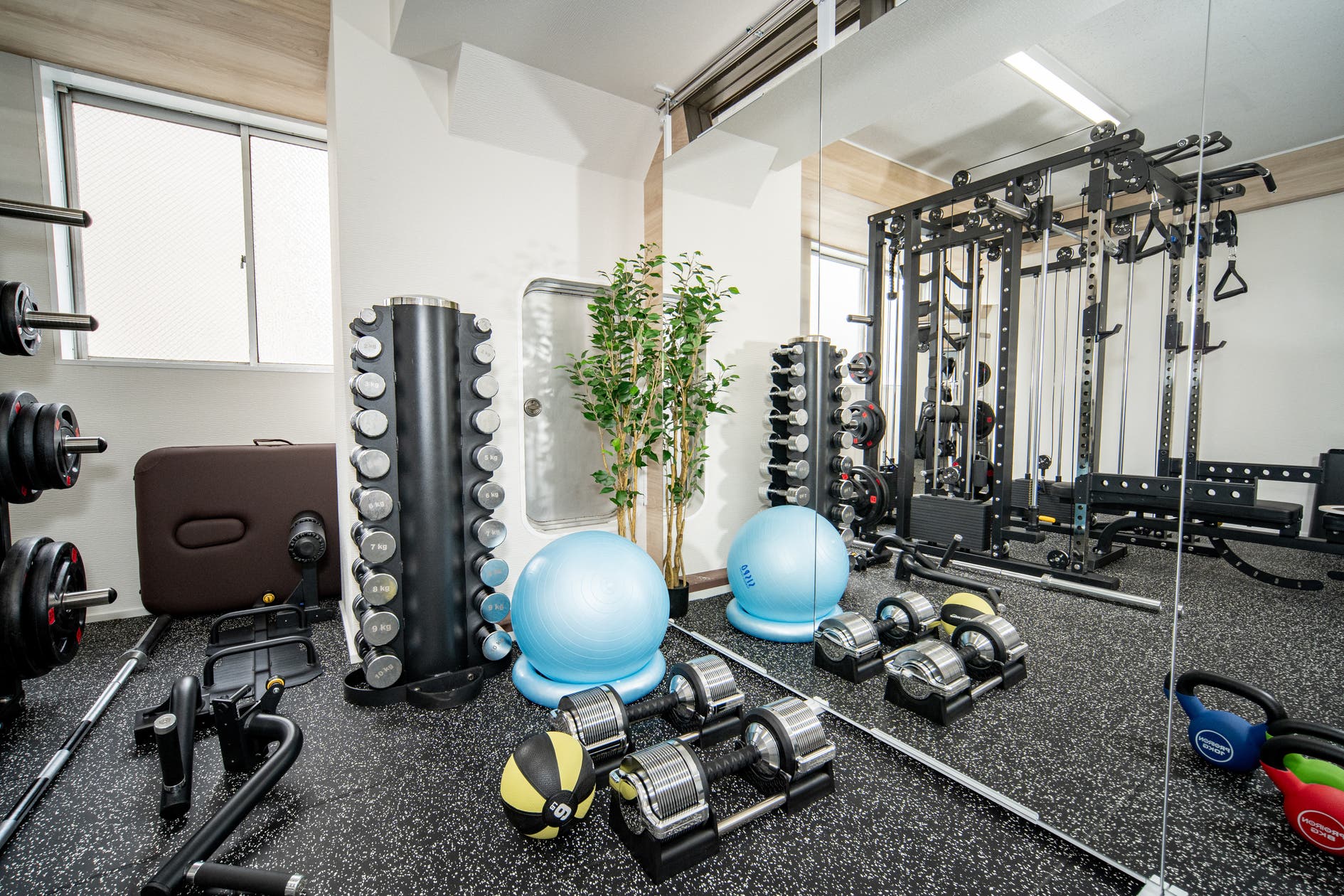 OPEN価格で池袋最安【池袋駅7分】1日1回スタッフ完全清掃のハイクオリティレンタルジムの写真4