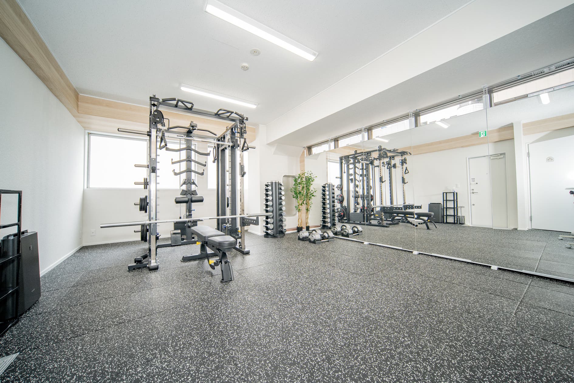 OPEN価格で池袋最安【池袋駅7分】1日1回スタッフ完全清掃のハイクオリティレンタルジムの写真9