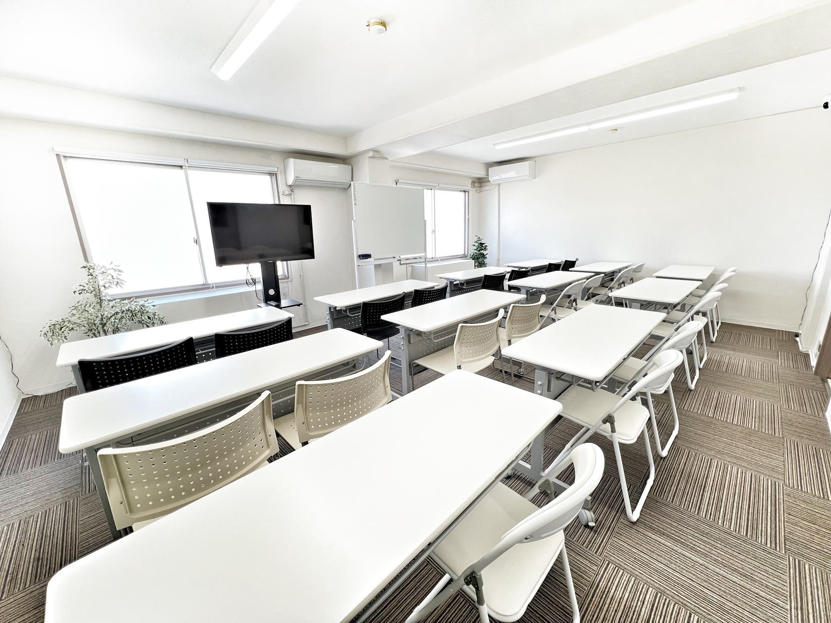 🎯新大阪駅徒歩1分🎯【インボイス対応で経費も安心】🌈爆速ネット🌈追加料金不要🌈◆お気軽会議室新大阪comet◆の写真2