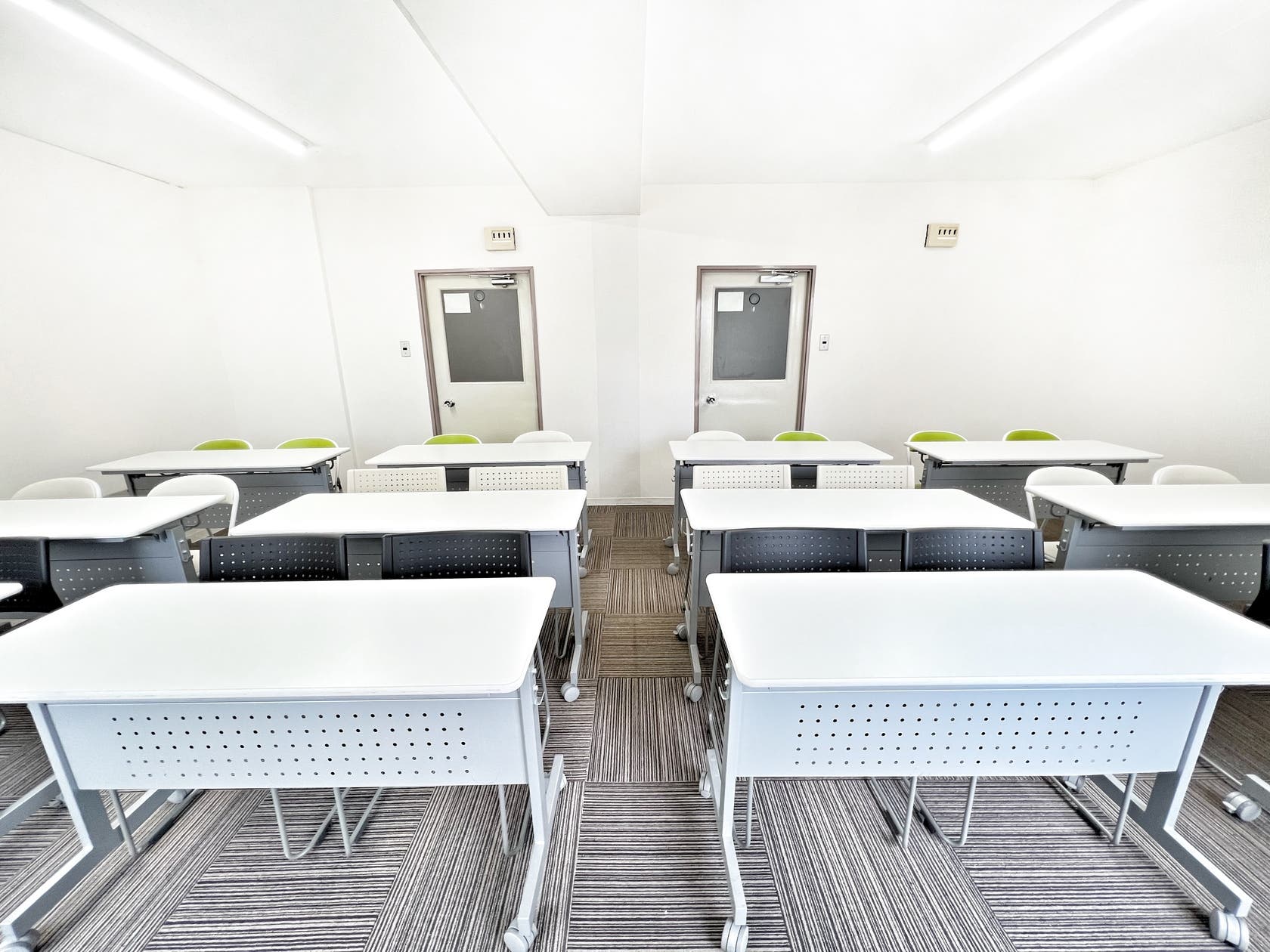 🎯新大阪駅徒歩1分🎯【インボイス対応で経費も安心】🌈爆速ネット🌈追加料金不要🌈◆お気軽会議室新大阪comet◆の写真3