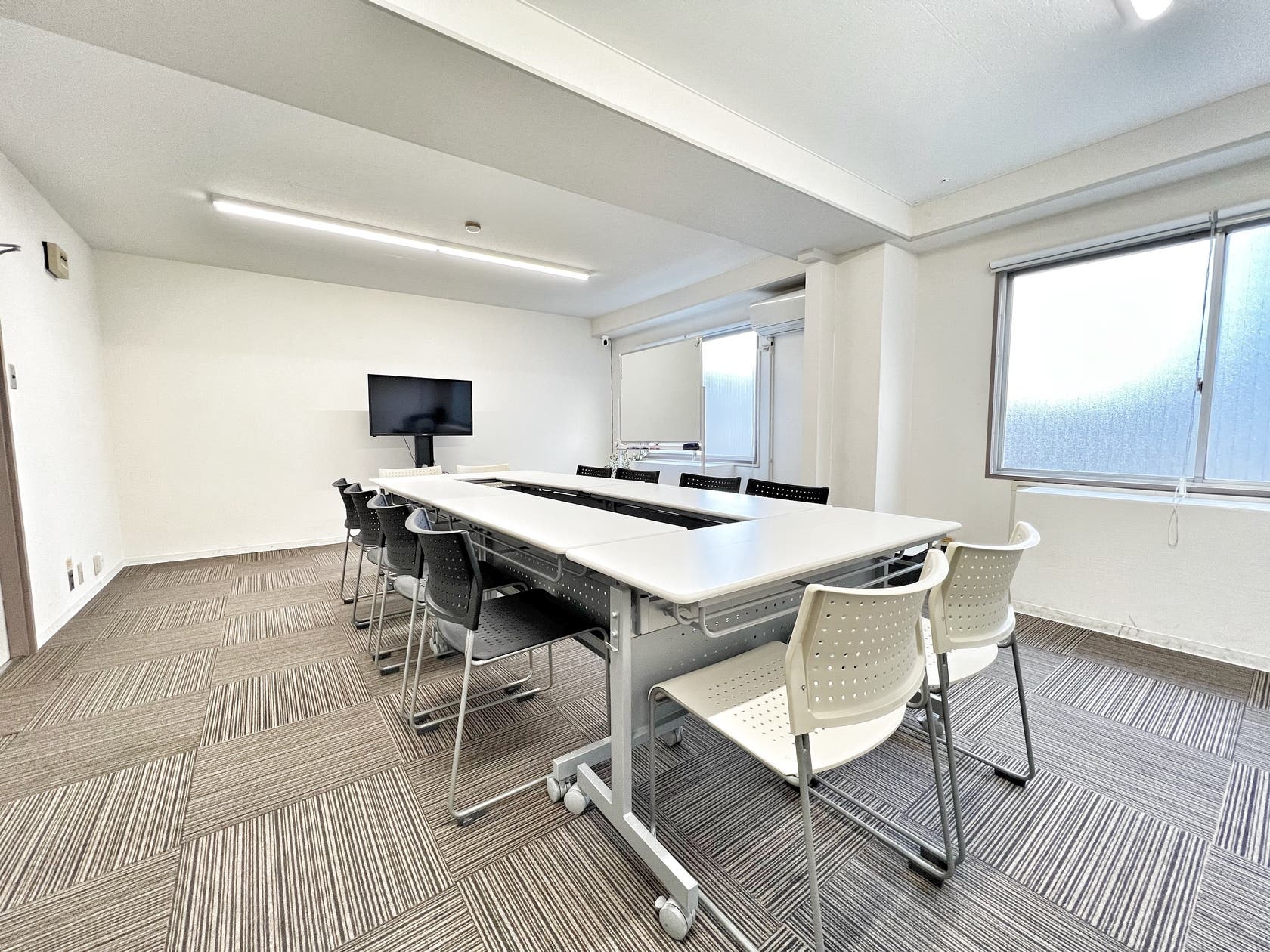 🎯新大阪駅徒歩1分🎯【インボイス対応で経費も安心】🌈追加料金不要🌈爆速ネット🌈◆お気軽会議室新大阪comet◆◆の写真1