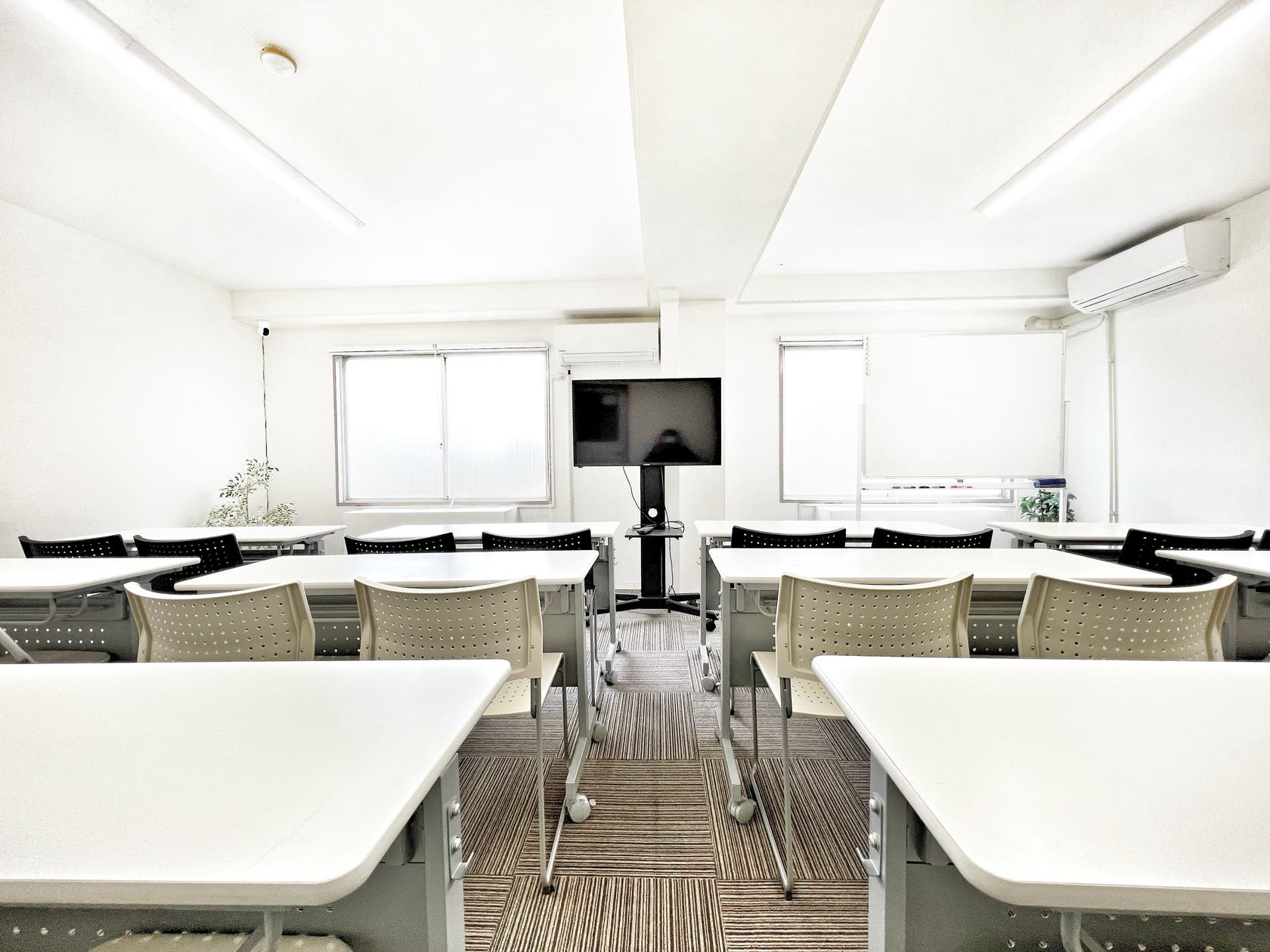 🎯新大阪駅徒歩1分🎯【インボイス対応で経費も安心】🌈追加料金不要🌈爆速ネット🌈◆お気軽会議室新大阪comet◆◆の写真3