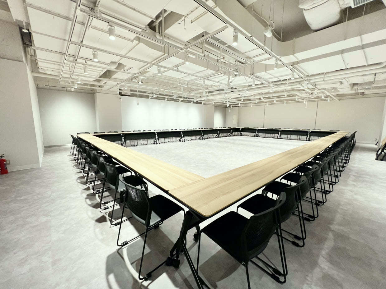 名古屋会議室 広⼩路本町　HALL（B1階）【栄駅徒歩4分！最大102名！セミナー・講演会におすすめ】の写真11