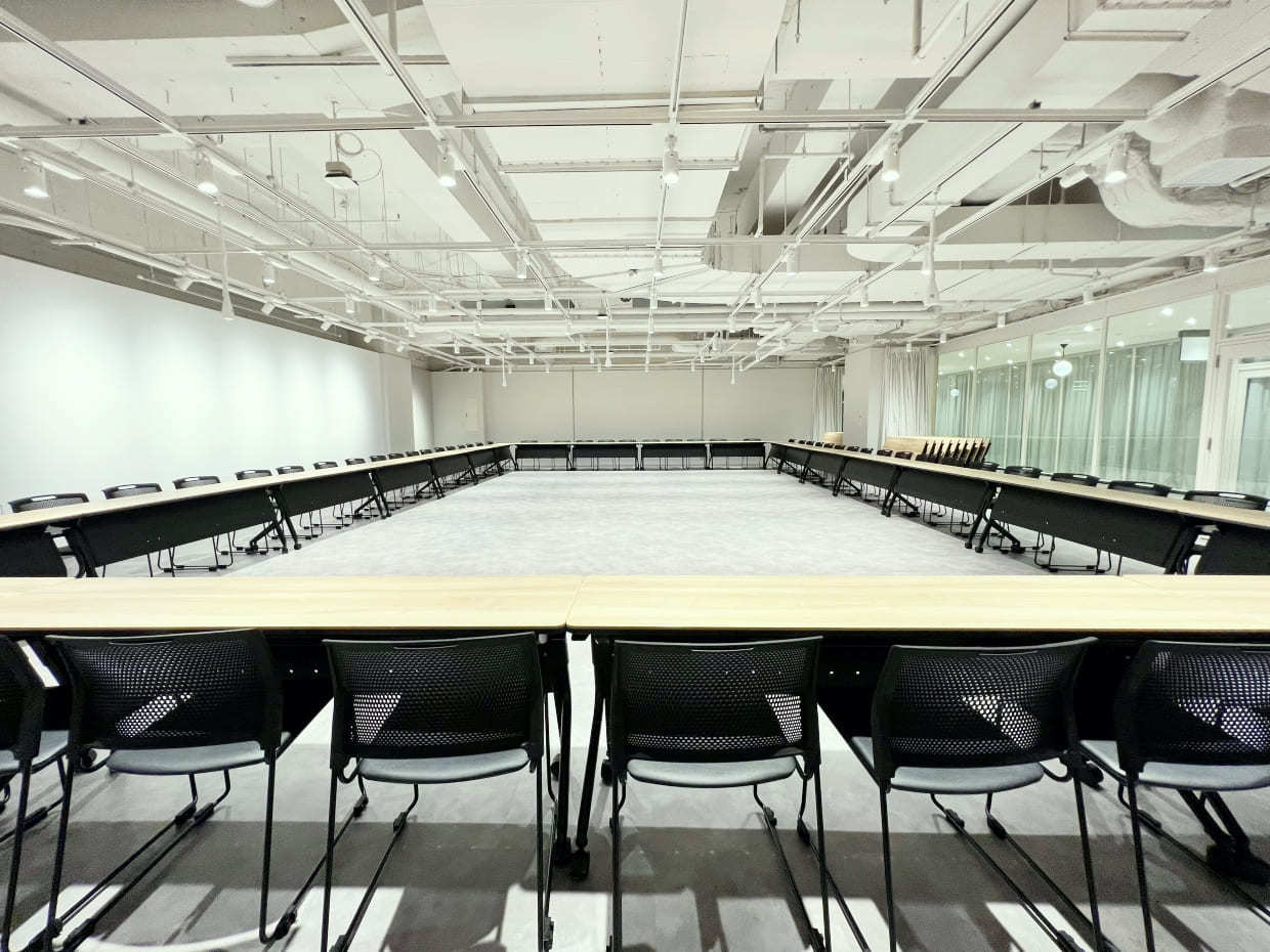 名古屋会議室 広⼩路本町　HALL（B1階）【栄駅徒歩4分！最大102名！セミナー・講演会におすすめ】の写真12