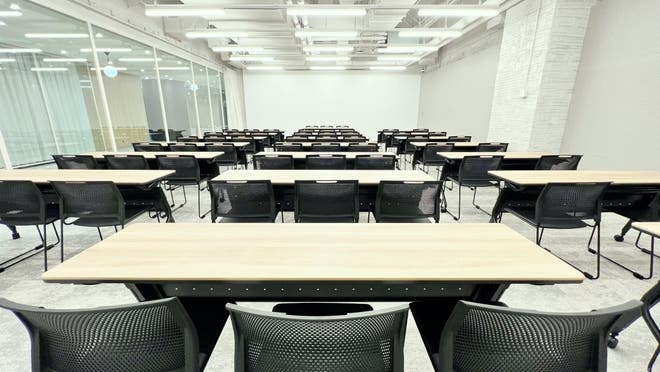 名古屋会議室 広⼩路本町 ROOM A(B1階)【栄駅徒歩4分!最大53名!会議やセミナーにおすすめ】の写真4