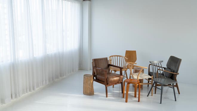 【堺筋本町】自然光溢れるレンタル撮影スタジオ、白モルタル壁、白コンクリート床・モルタル黒壁コンクリート黒床の黒ホリゾントの写真7