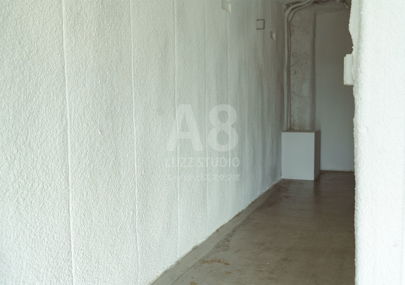 大阪市西区堀江・自然光・ウッド壁、木壁、モルタルグレー壁の撮影スタジオの写真13