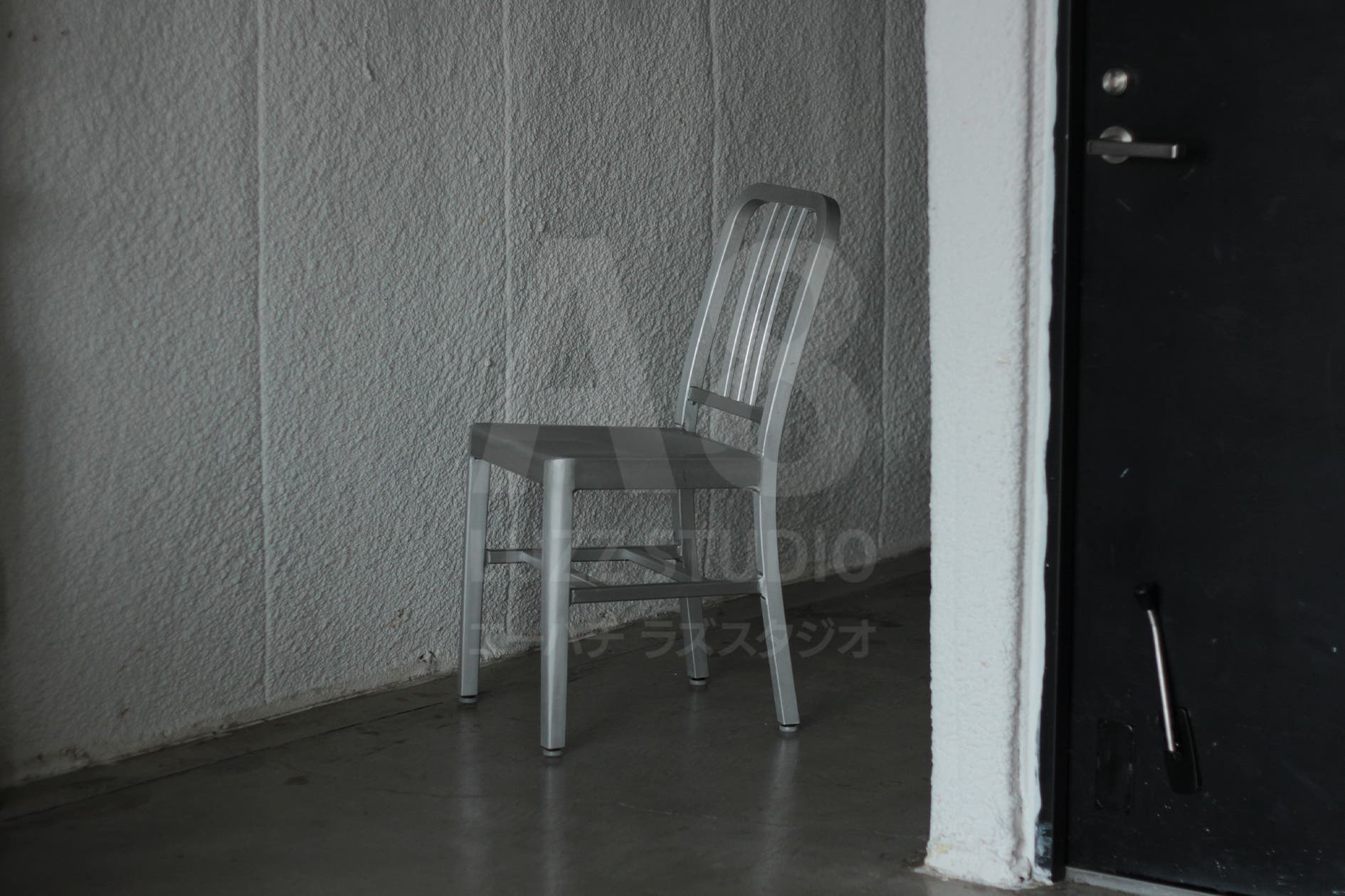 大阪市西区堀江・自然光・ウッド壁、木壁、モルタルグレー壁の撮影スタジオの写真14