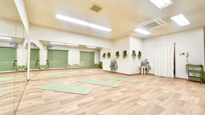 【東池袋駅4分、池袋駅9分】2面大型鏡計9m/広々40㎡スタジオでダンス・ヨガ・コスプレ・撮影・演劇におすすめ☆大音量・大声✖の写真2