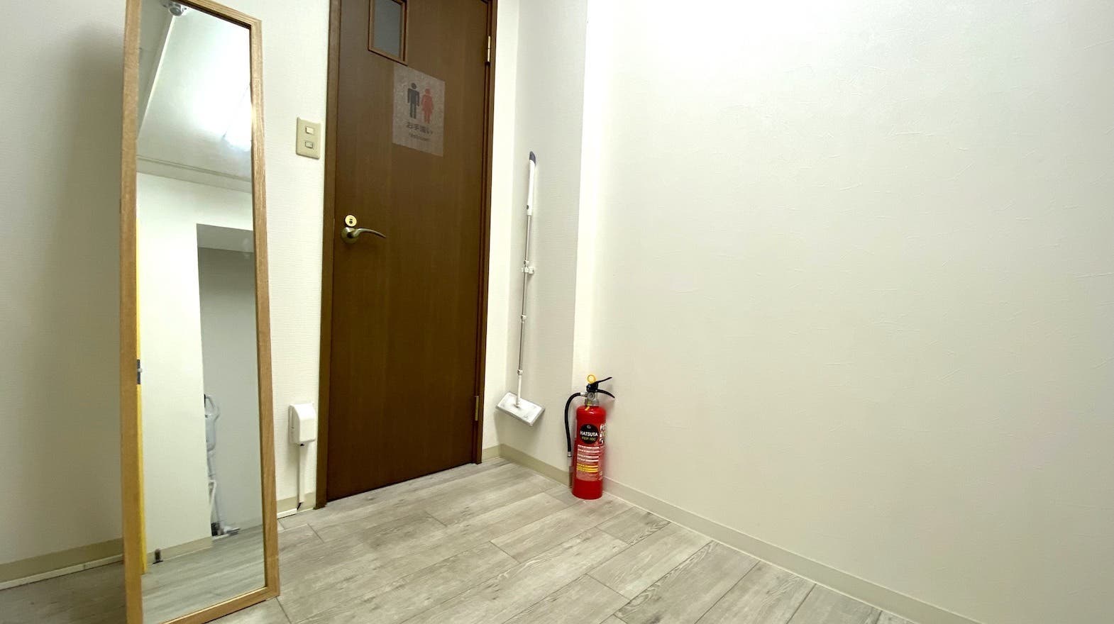 🎊好立地🎊｜🉐格安｜小田急線・町田駅2分❗｜高速WiFi⚡｜個室｜土足🆗｜24h｜Colormell 町田東店【D室】［〜4名］の写真8