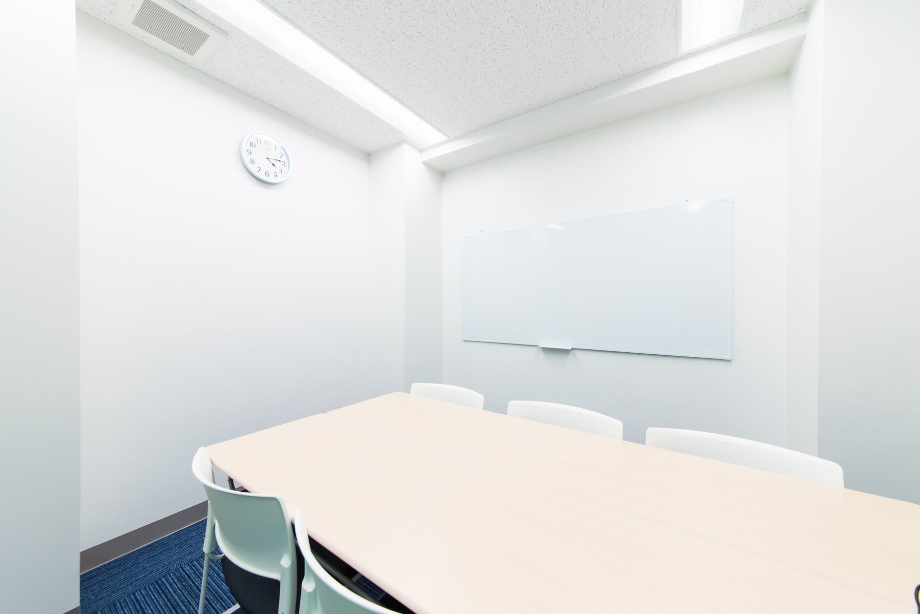 【名古屋の伏見駅徒歩1分】定員6名-モニター含む備品・高速Wi-Fi無料！701会議室の写真9