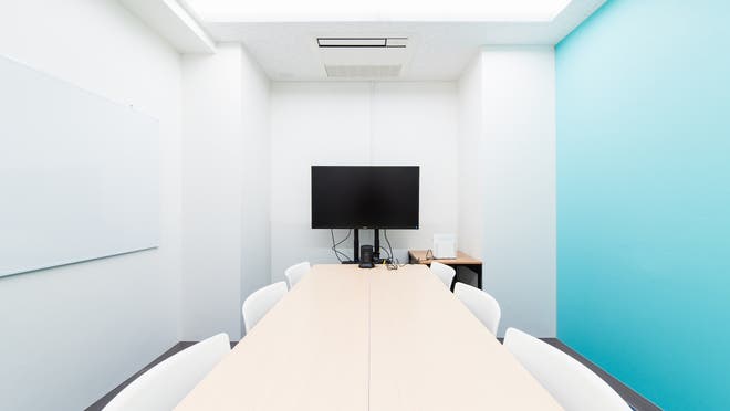 【名古屋の伏見駅徒歩1分】定員6名-モニター含む備品・高速Wi-Fi無料!701会議室の写真1